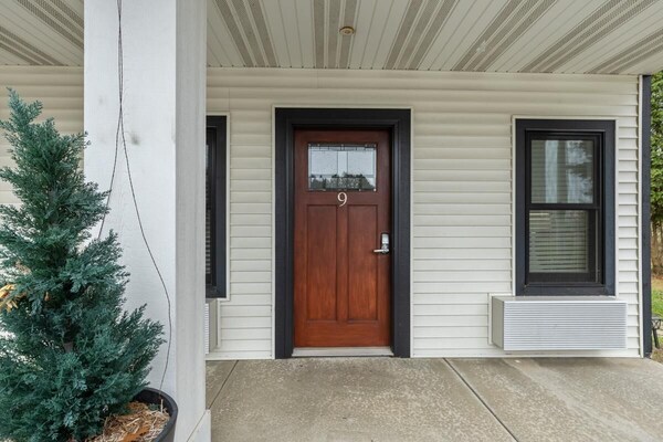 Blue Star Motel #9 - Studio Hotel, Sleeps 2 - Holland, MI