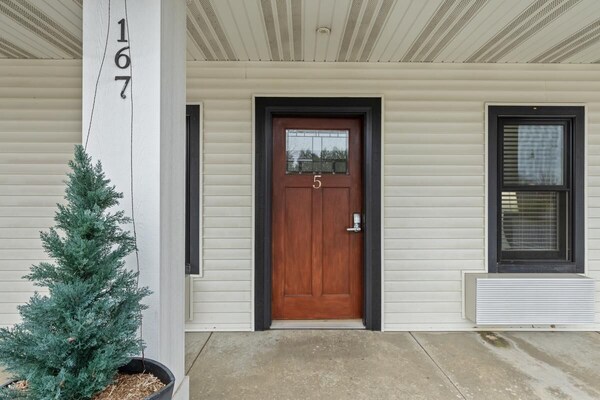 Blue Star Motel #5 - Studio Hotel, Sleeps 2 - Holland, MI