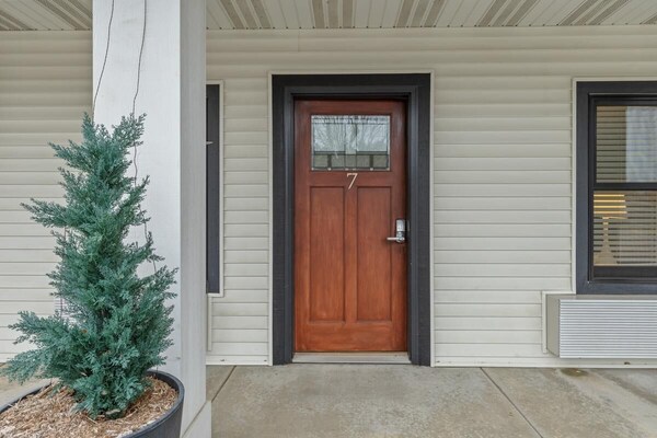Blue Star Motel #7 - Studio Hotel, Sleeps 2 - Saugatuck, MI