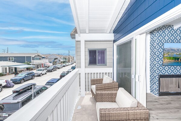 Newly Remodeled 7br Home | Stylish Interior | Steps To Sand! - Newport Beach, CA