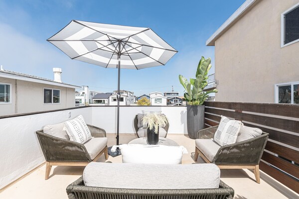 6 Total Bedrooms | Modern Interior W/ 3 Large Patios | Central Location 1 House From The Beach - No Car Needed! - Newport Beach, CA