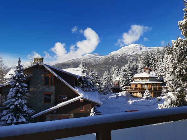 Whistler Ultimate Access. Ski Out From Your Door On A Private Road. - 