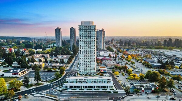 Luxury Downtown Townhome With View - Surrey