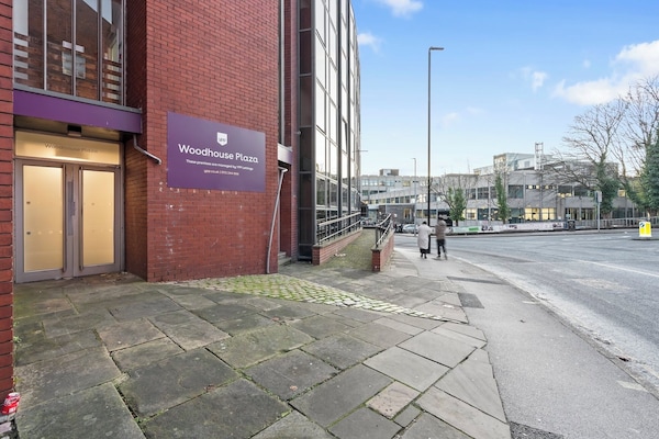 Elegant Flat In Prime Location -Sleeps 4 - Parking - University of Leeds