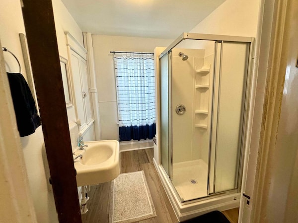 Spacious, Clean, 3-bedroom Apartment In Downtown Sault Ste. Marie - Sault Ste. Marie