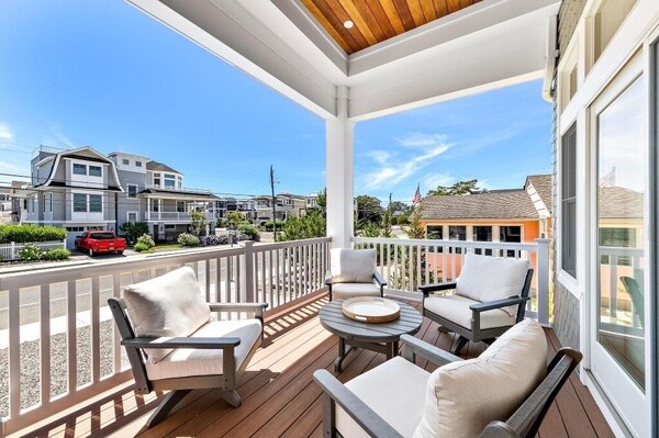 Modern Coastal Escape  New Construction, Family-friendly, Walk To Beach - Long Beach Island, NJ