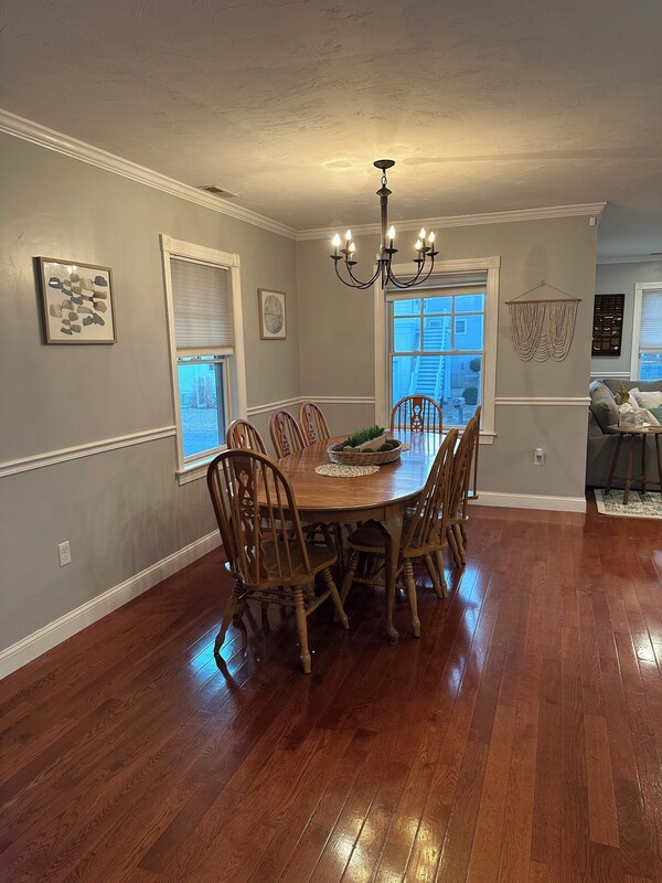 Spacious And Charming 6-bed Beach House In Salisbury - South Hampton, NH