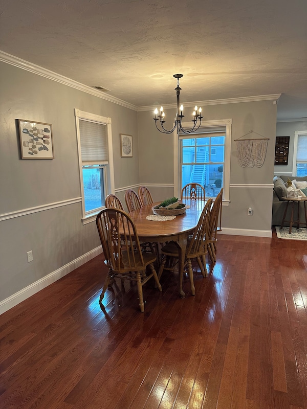 Spacious And Charming 6-bed Beach House In Salisbury - South Hampton, NH