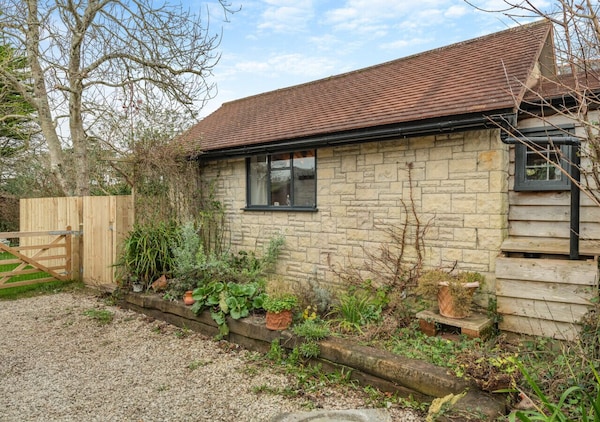 Lugger Lodge - One Bedroom House, Sleeps 2 - Dorset