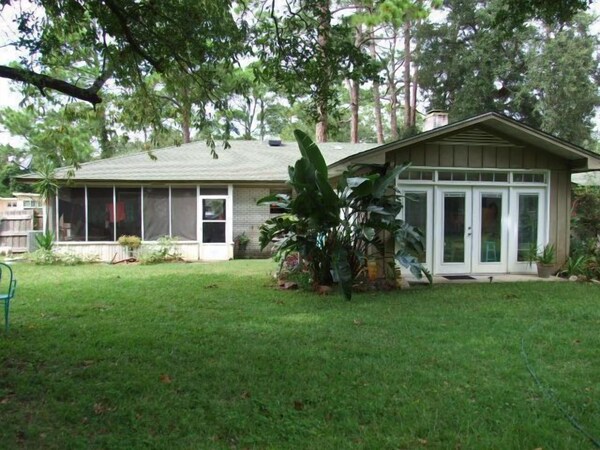 Island Time Cottage - Charming Home Close To Golf And Tennis - Brunswick, GA