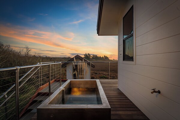 Oceanfront Zen  Hot Tub  Fireplace  Fast Wi-fi - Bodega Bay, CA