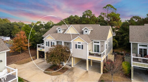 New Listingcorolla Light4 Br Joined Baths, Spa, Dogs ️, Bonus Living Area - Corolla, NC