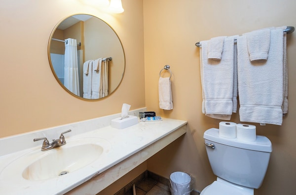 A Suite Place .5 Mi From Beach - ミシガン・シティ, IN