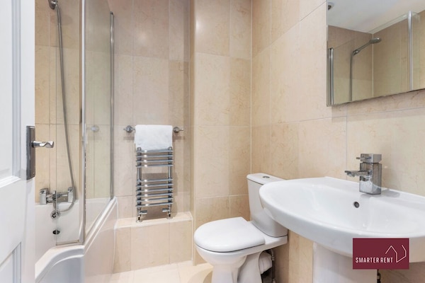 Guildford - Two Bed House - Guildford