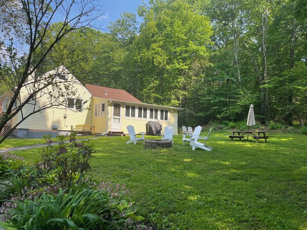 Charming 2-bedroom Lake Front Cottage With Wifi, Ac In Welcoming Harwinton - Nepaug State Forest, New Hartford