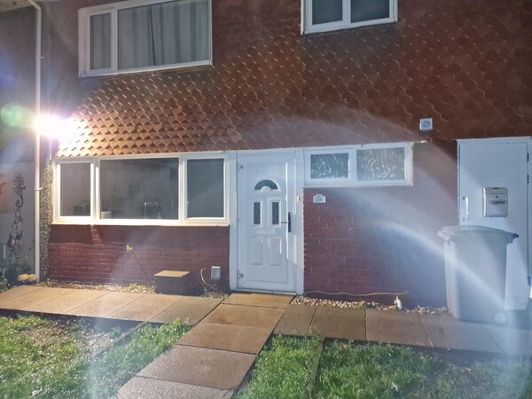 5bedroom 4 Minute Luton Airport - Luton