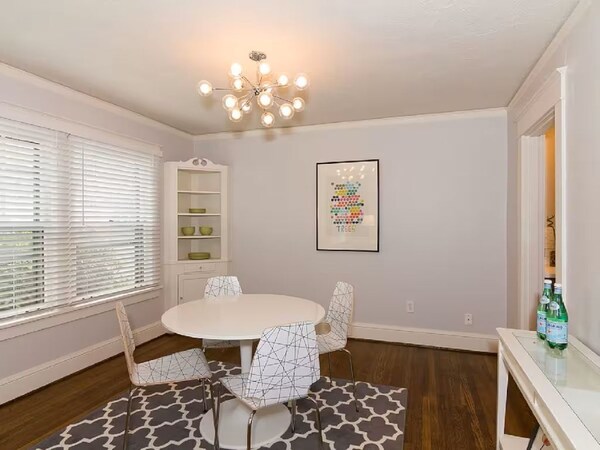 Fashionable Flat Close-in East Side 2-bedroom Apartment - Gladstone, OR