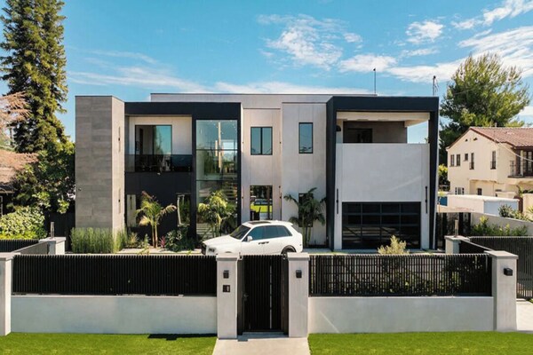 Guest Favorite- Very Spacious & Private Hi-tech Modern Villa W/pool & More - Los Angeles, CA