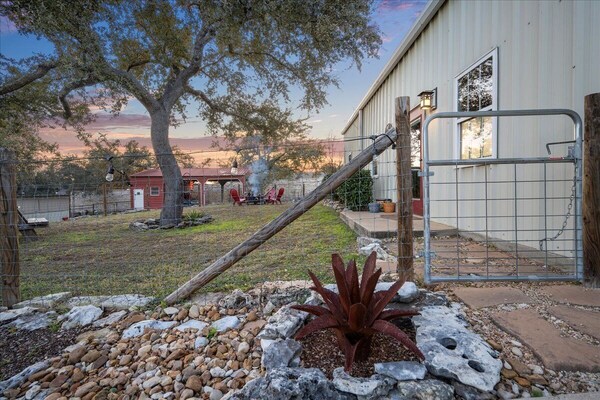 Charming Barndominium With Farm Animals  Just 5 Minutes From Lake Georgetown - Georgetown, TX