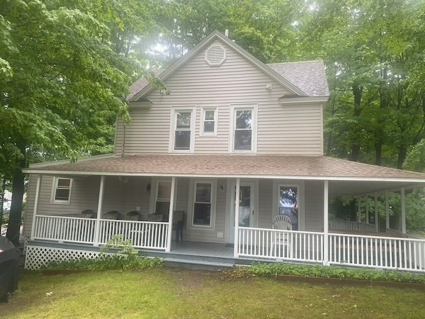 Angola On The Lake Beach House Spacious 4br  Private Beach Wrap-around Porches - Eden, NY