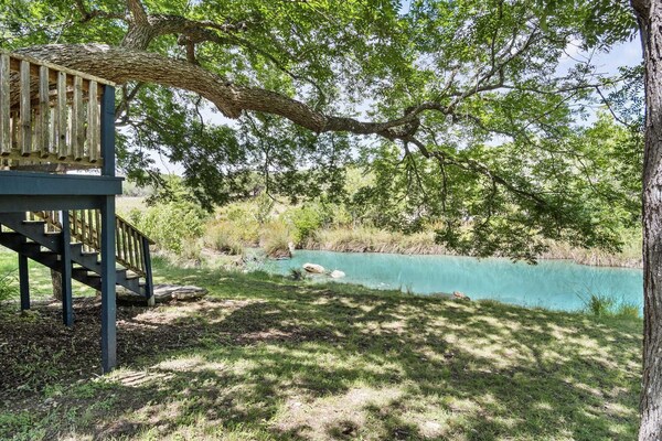 Bandera Stronghold Retreat - Bandera, TX