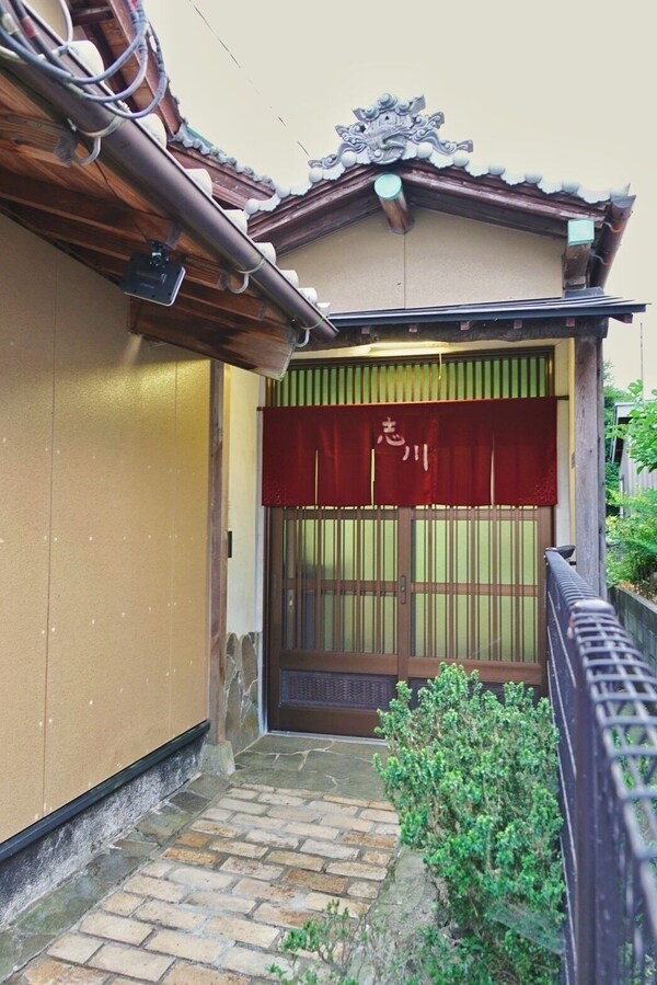 Remote Retreat Shikawa - Spacious House With Modern Comforts - 에히메현