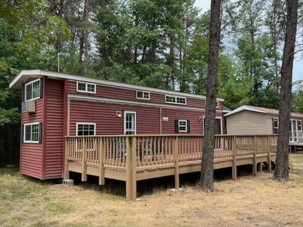 Rental Cabin #1 W/ Queen Bed - Wisconsin Dells, WI