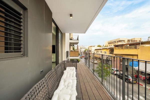 Nehemia Parking And Pool - Tel Aviv