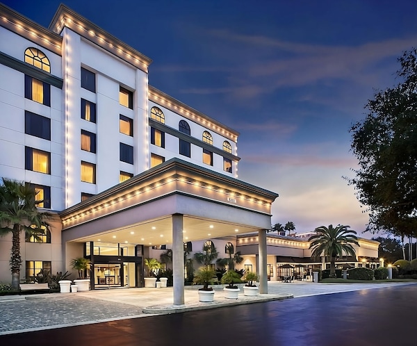 Cozy & Convenient Orlando Stay  Near Shopping & Attractions - Lake Buena Vista, FL