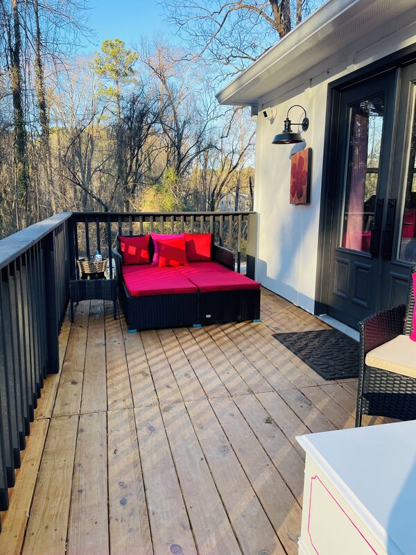 Lovejones Bungalow-luxury Decor, Large Deck & Backyard, Office, 2 Fireplaces - Atlanta, GA