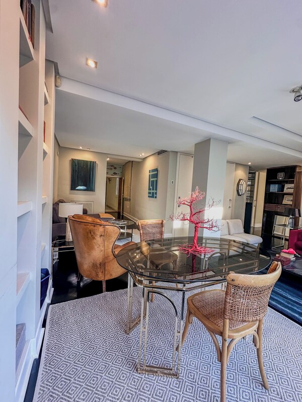 Beautiful And Elegant Apartment In The Center Of Barcelona - Barcelona