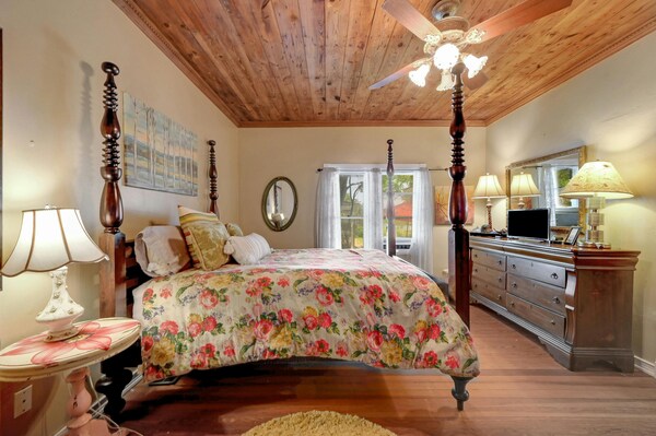 Bella Nido - Charming 6-bedroom Bed & Breakfast, Sleeps 12. Plenty Of Space! - Dripping Springs