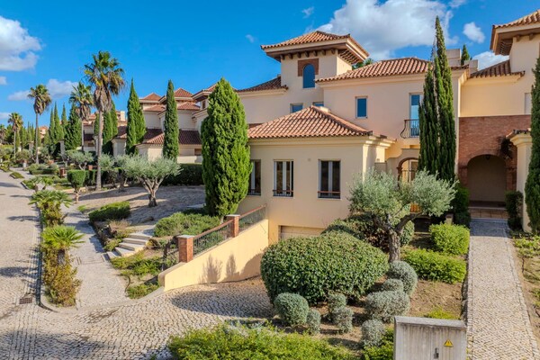 Discover Luxury At Our 3-bedroom Linked Villa With Communal Pool Access - Tavira