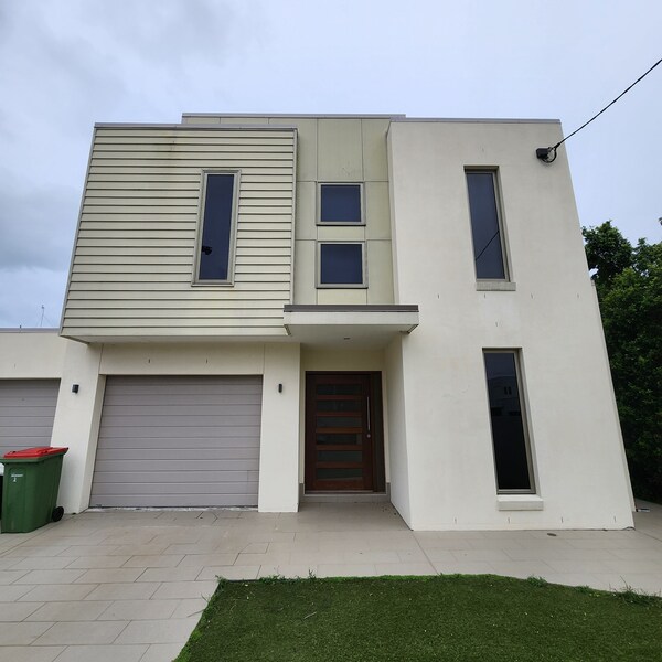 Chevron Island Holiday Home - Gold Coast