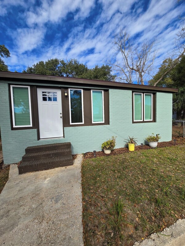 The Wave Is Private, Cozy, Comfortable And Super Chill!!.. - Pensacola, FL