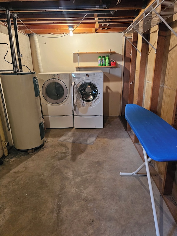 Cozy Retreat Near Main Street. Charming 3-bedroom House In Lovely Lisbon. - North Dakota