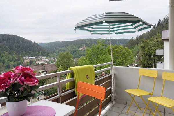 Ferienwohnung 'Traumblick' Mit Bergblick, Balkon Und Wi-fi - Bad Liebenzell