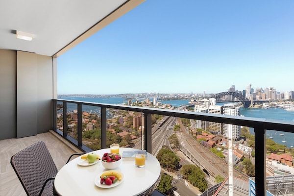 Luxury 2 Bedroom Balcony Harbour View Suite - Gordon