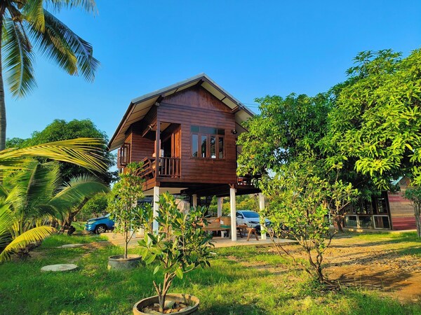 Charming Thai-style Villa In Lush Greenery 10 Mins From Bus Station Near City. - Thani