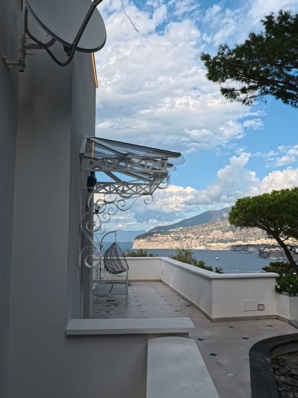 Villa Coralia: Luxurious Villa With Breathtaking Sea View 5 Minutes From Sorrento - Capri