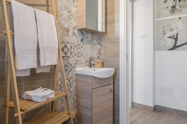 Delightful Apartment In The Heart Of Fiumicino, A Stone's Throw From The Sea. - Fiumicino