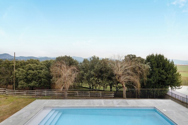 Holiday Home 'Casanova De Noet' With Private Pool, Private Terrace And Wi-fi - Berga