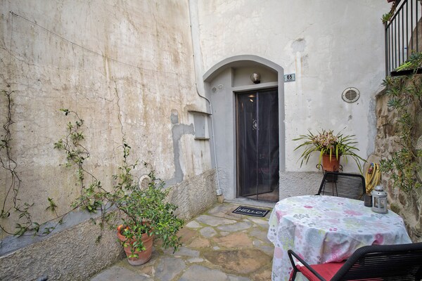 Ferienwohnung 'La Cantina' Mit Meerblick, Gemeinschaftsgarten Und Wi-fi - Imperia