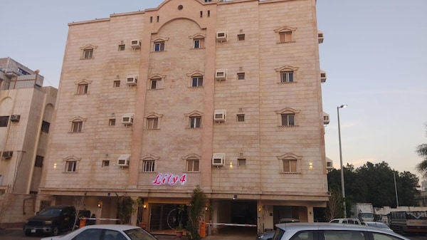 3 Bedroom Penthouse With Terrace, Full Kitchen, And All Amenities - Jeddah