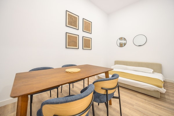 Confort Y Estilo Urbano: Tu Piso Perfecto Con 3 Habitaciones " - Chueca