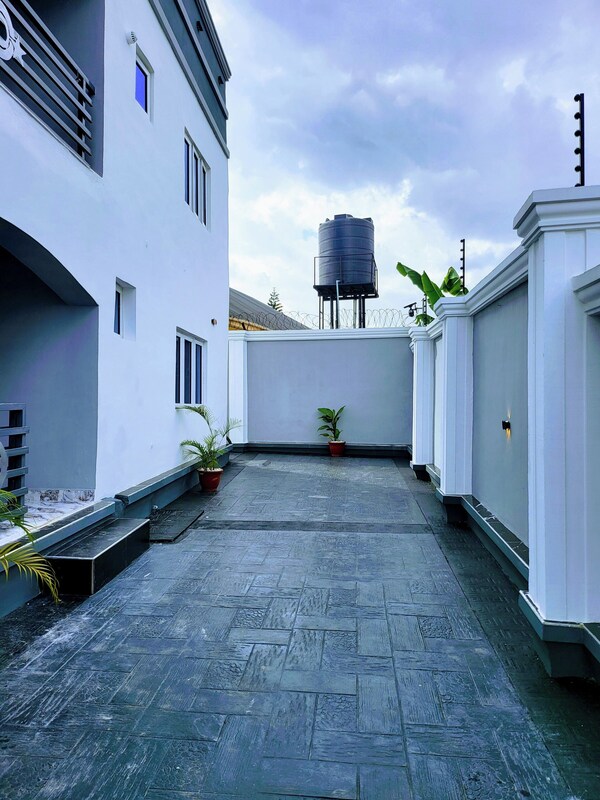 3-bed Apt In Beautiful Ibadan With Wifi,\nhouse 7 Zartech Transformer Oluyole Ib - Ibadan