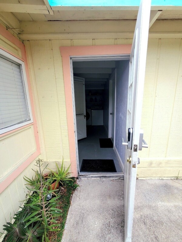 Cozy Coastal Cottage In Charming Naples -3 Miles From Beach - Naples, FL