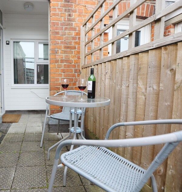 City Centre, Great Discounts For Monthly Stays - Swindon