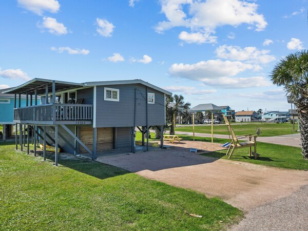 Sunset Surf Lodge - Charming 2-bdrm House Near Fantastic Palm Beach, Galveston - Jamaica Beach, TX