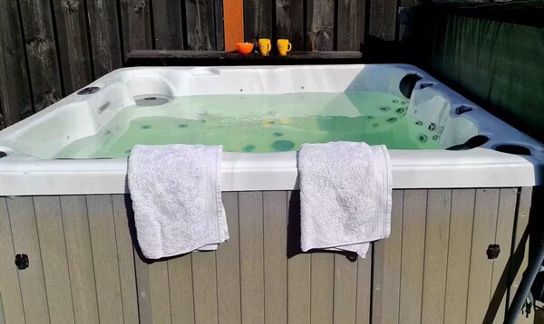 Charming 3 Bedroom House With Fireplace, Jacuzzi And Sauna "Wellness Op'e Klaai" - Ameland